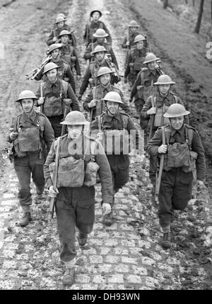A British soldier of WW11 in battledress uniform Stock Photo - Alamy