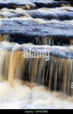 Waterfall in Hull Pot Beck, Horton in Ribblesdale, Yorkshire Dales ...