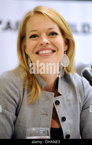 Jeri Ryan Toronto Comic Con at Metro Toronto Convention Centre Toronto ...