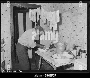 Coal Mining Miner washing after a shift early 1900s Stock Photo - Alamy