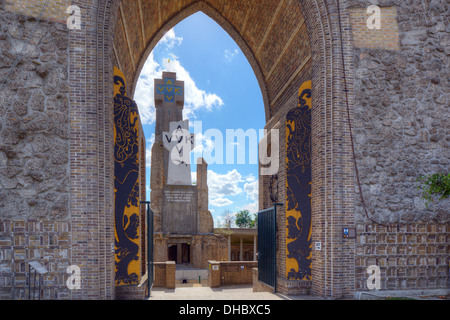 The WW1 Pax Gate of Peace and the Yser Tower / IJzertoren, Diksmuide ...