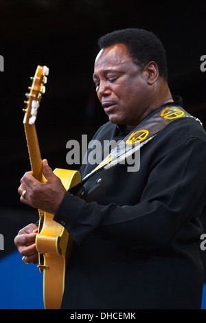 GEORGE BENSON preforms on Jimmy Lyons Stage at the Monterey Jazz ...