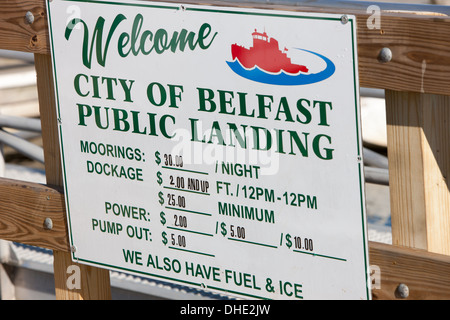 A welcome to Belfast sign Stock Photo - Alamy