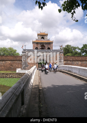 Vietnam: Nguyen Dynasty Flag (1802-1945). The Nguyễn Dynasty was the ...
