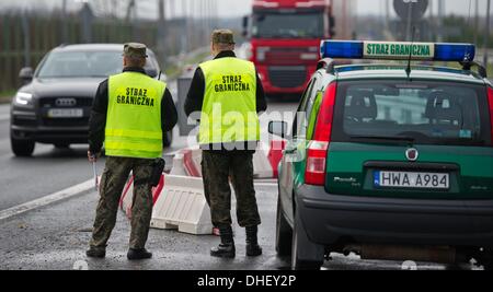 Swiecko, Poland. 08th Nov, 2013. Polish border guards overlook the ...