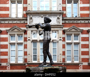 Statue of Rattenfaenger von Hameln, Pied Piper of Hamelin, Lower Saxony ...