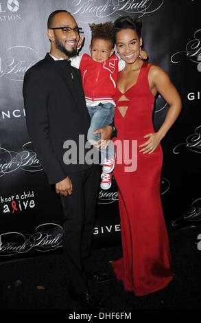 Egypt Daoud Dean, Alicia Keys at a public appearance for Knicks NBA ...