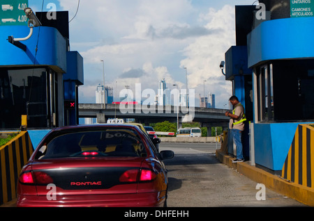 Cars pass through a tollbooth station in the North Luzon Expressway ...