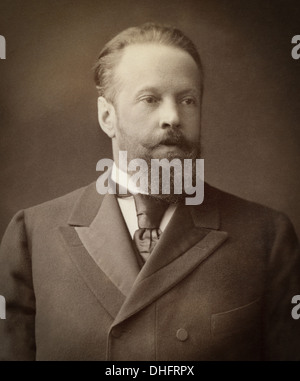 MOSCOW, Russia - Japanese Prime Minister Junichiro Koizumi (4th from L ...