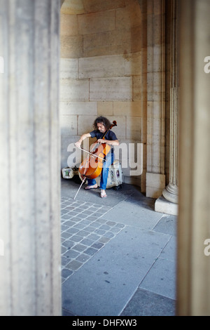 Busker in Paris Stock Photo - Alamy