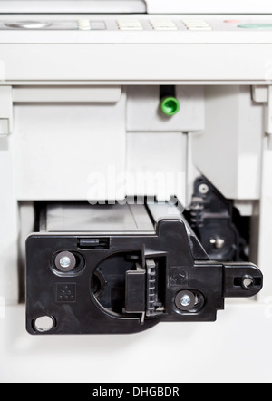 Disassembly of the printer cartridge for its maintenance and refilling ...