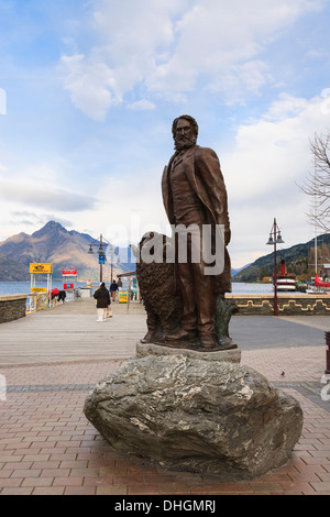 Statue of William Gilbert Rees (Founder of Queenstown), Marine Parade ...