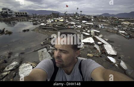 Banda Aceh, ACEH, INDONESIA, . 10th Jan, 2005. SHAVER AT GROUND ZERO ...