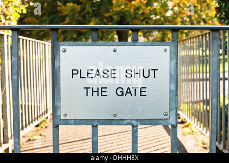 ‘Please shut the gate’ sign / notice attached to a wrought iron Stock ...
