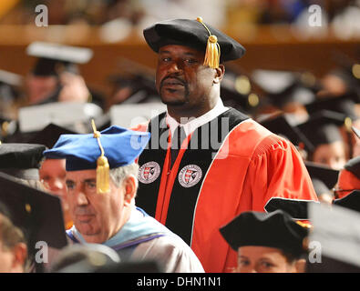 Shaquille O'Neal Shaquille O'Neal receives his doctoral degree in ...