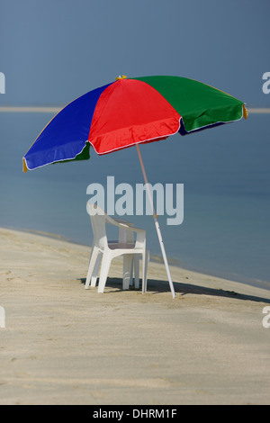 Beach umbrella, Jarada Island, Kingdom of Bahrain Stock Photo - Alamy