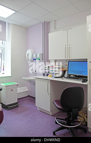 NHS Hospital work station Stock Photo - Alamy