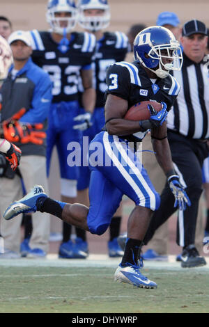 Duke wide receiver Jamison Crowder (3) dives in for a touchdown against ...