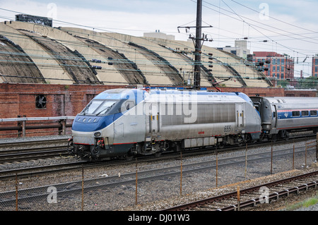 Amtrak HHP-8 Locomotive No 655 leaving Union Station, Washington, DC ...