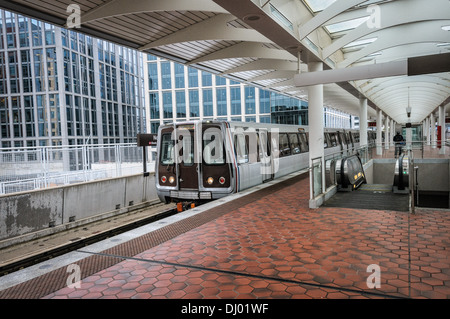 Red Line Train, Washington Area Metro Transit Authority, NoMa Metro ...