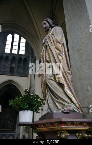 Inside Onze Lieve Vrouwekerk (Church of Our Lady) is Michelangelo's Stock Photo - Alamy