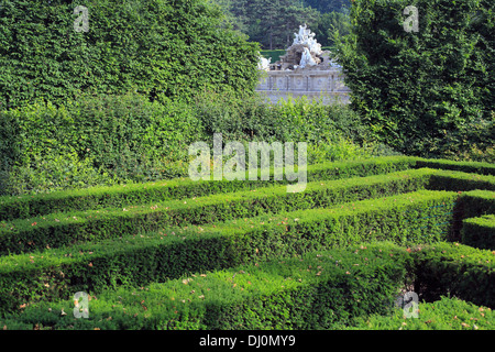 Green labyrinth at schonbrunn garden, the maze at schloss palace ...