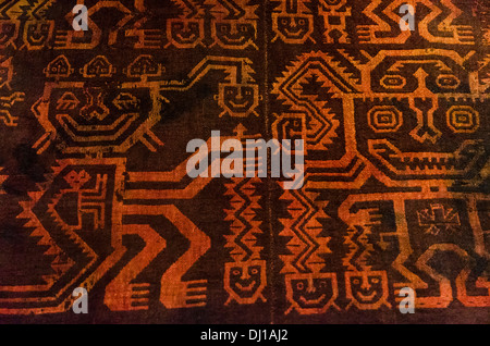 Paracas textil. Paracas culture 800 AC-100 BC Stock Photo - Alamy