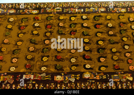 Paracas textil. Paracas culture 800 AC-100 BC Stock Photo - Alamy