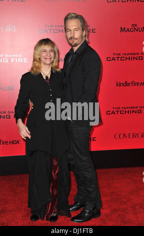 Amanda Plummer attending the Hunger Games: Catching Fire premiere in ...