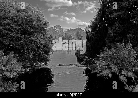 Pulham Falls On Middle Lake At Sheffield Park, Uckfield, East Sussex ...