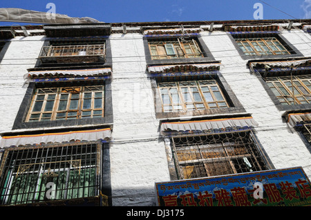 A building in Lhasa old town on a sunny day Stock Photo - Alamy