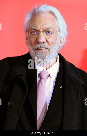 Donald Sutherland bei der Premiere von "Outbreak" (1995 Stock Photo - Alamy