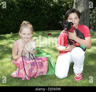 Emily Alyn Lind and Zach Callison Debbie Durkin's Celebrity Music ...
