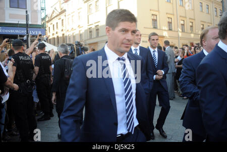 Steven Gerrard, Andy Carrol, Jordan Henderson The England Football team ...