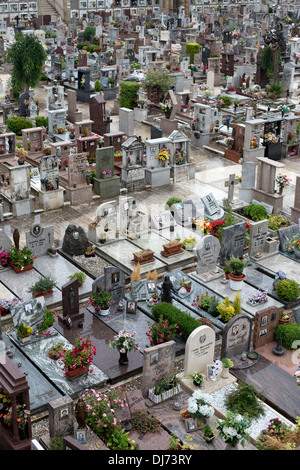 Tombstones in a Graveyard in Arezzo, Tuscany, Italy Stock Photo - Alamy