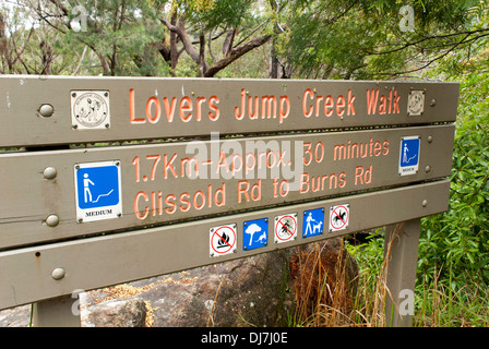 Bush walk signage at Lovers Jump Creek Walk, Sydney, Australia Stock ...