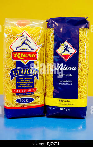 Riesa, Germany. 18th Nov, 2013. A historic package of noodles from 1968 ...