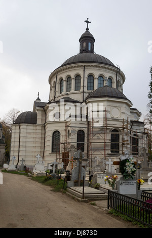 Chapel in Bellu Cemetery, Bucharest, Romania Stock Photo - Alamy