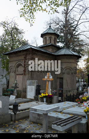 Chapel in Bellu Cemetery, Bucharest, Romania Stock Photo - Alamy