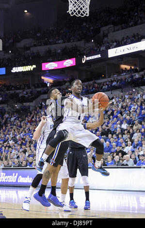 Tulsa guard Pat Swilling Jr. (2) drives past Creighton guard Jahenns ...