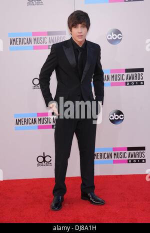 Austin Mahone arrives to the 2013 American Music Awards, held at Nokia ...
