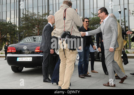 Josh Brolin is welcomed by Kai Diekmann at Axel Springer Verlag's ...