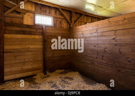 Empty stall in horse stable Stock Photo - Alamy