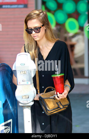 Jessica Alba makes a donation to Baby2Baby in Los Angeles Los Angeles ...