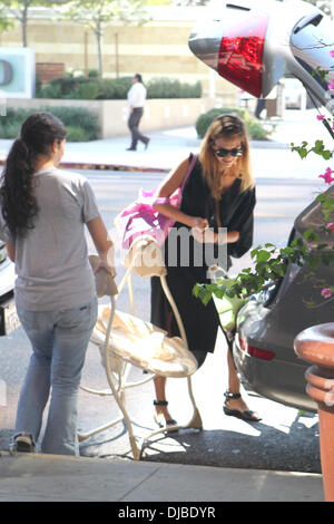 Jessica Alba makes a donation to Baby2Baby in Los Angeles Los Angeles ...