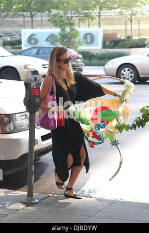 Jessica Alba makes a donation to Baby2Baby in Los Angeles Los Angeles ...