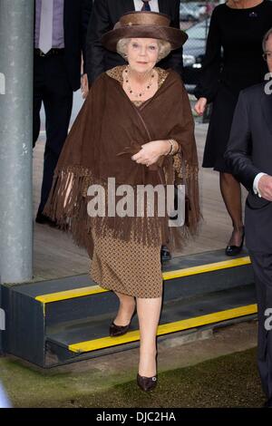 Rotterdam, Netherlands. 26th Nov, 2013. Dutch Princess Beatrix attends ...