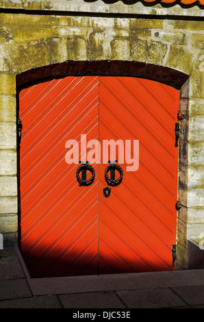 big red door Stock Photo - Alamy