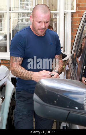 Graham Quinn leaving their hotel for the first time as husband and wife ...