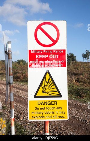 Ash Ranges, Surrey, England, UK. 23rd April 2022. A large heath fire ...